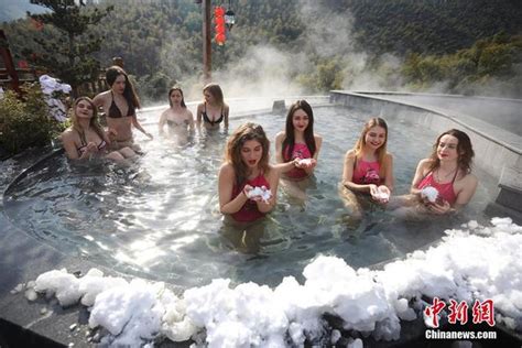 泳裝美女走進江蘇天目湖泡溫泉玩冰雪 每日頭條
