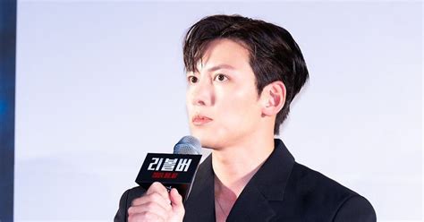 T포토 지창욱 그림같은 옆선