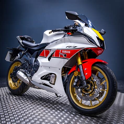 Ian Putterill Brand New 2022 Yamaha YZF R7 1000 1999 Tkts Rev