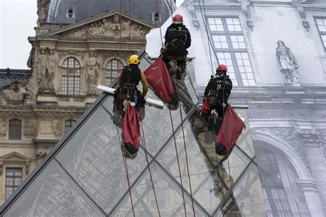 Insolite Quand Jr Fait Disparaître La Pyramide Du Louvre