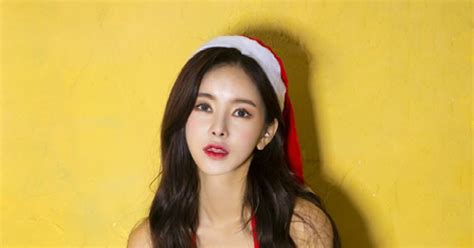 러시아 월드컵 5대 미녀 신새롬 크리스마스 맞아 청순섹시 산타화보 공개