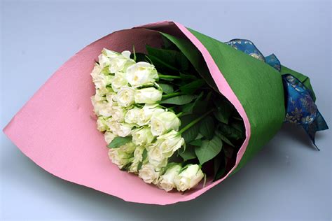 白バラ50本花束／舞台の発表会・送別会のバラ花束はお花屋さんへ