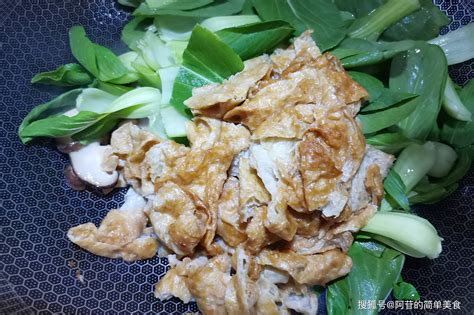 升级版的香菇炒油菜，味道特别香，爱吃素的人肯定会喜欢 搜狐大视野 搜狐新闻