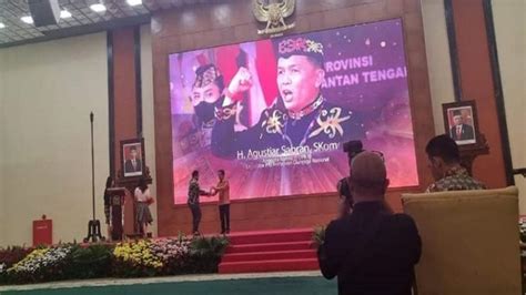 Prokemajuan Olahraga Agustiar Terima Penghargaan KWP Award Prokalteng
