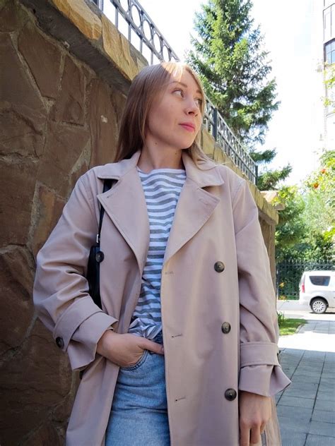 Бежевый тренч