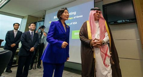 بمشاركة وفد سعودي يمثل 10 جهات حكومية و55 قيادياً وزير التجارة يبحث