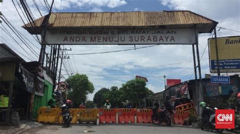 Tolak Bayar Iuran, Akses Jalan Sekolah Petra Surabaya Ditutup Warga