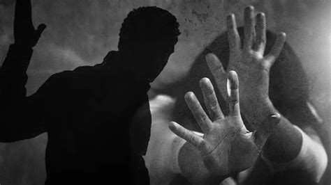 तलाक की बात फिर प्यार का अहसास लॉज में पति पत्नी ने की मुलाकात साथ