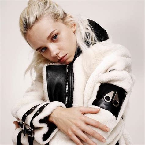 明星同款 Moose Knuckles 小剪刀 Golden Prairie 羊羔毛 皮毛一体夹克（s码）7折 1396加元包邮！加拿大打折网