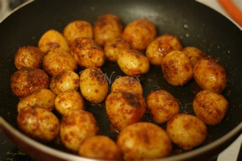 Nan's yum-yums!: Lilliput potatoes pan-fried