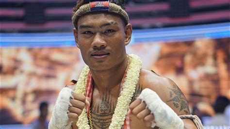 ធឿន ធារ៉ា វិភាគ ព្រំ សំណាង និង ដាវលីឌុច Prom Samnang Vs Dave Leduc Youtube