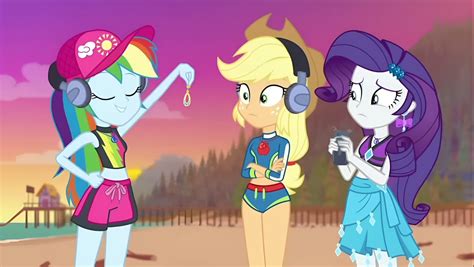 Rainbow Dash Applejack And Rarity At The Beach By Frankcrazy16 On Deviantart