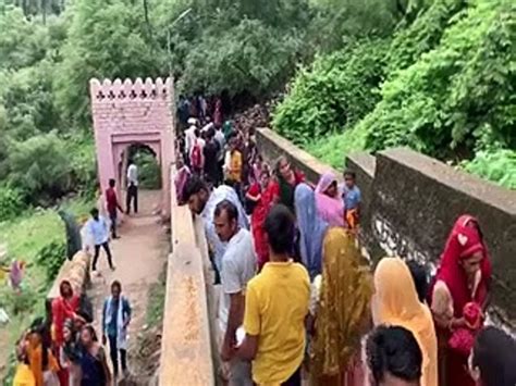 Video शिवालयों में गूंजा हर हर महादेव पंचामृतजल व दूध से किया अभिषेक