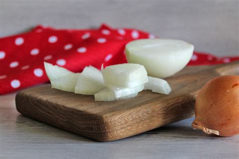 Колбаски в луковом соусе с майонезом махеевъ