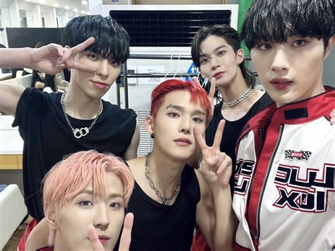 Cix Official On Twitter 픽스와 함께해서 행복했던 일주일 ️ 다음 주도 Cix에게 Falling