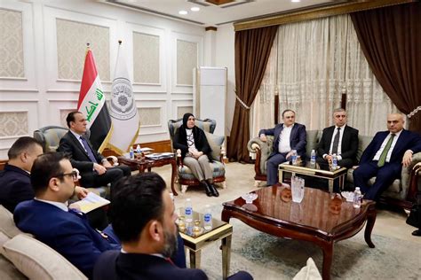 المالية تنفي مغادرة وزيرتها اجتماع مع وفد كردستان بشأن تسوية وإيجاد