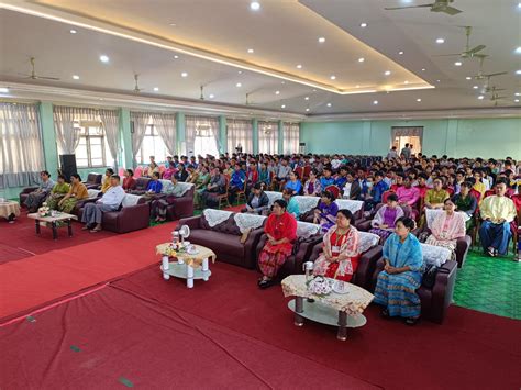 ဟင်္သာတ တက္ကသိုလ်တွင် ၇၇ နှစ်မြောက်ပြည်ထောင်စုနေ့ အထိမ်းအမှတ် စာပေ၊ အနုပညာ၊ အားကစား ထူးချွန်ဆု