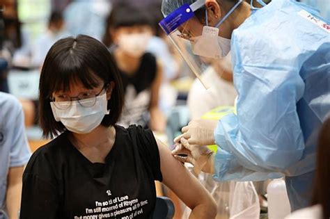 【校園開打bnt】桃園1男暈倒、苗栗1女接種前抽搐 專家勸別宇美町打法 上報 Line Today