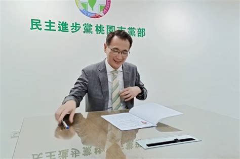 鄭運鵬完成民進黨立委初選登記圖 中央通訊社 Line Today
