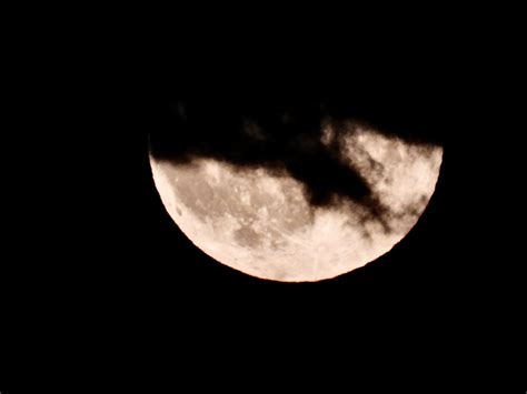 Full Super Moon Photographed In Maine Usa Nikon P950 Handheld Rmoon