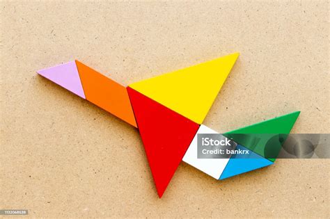 나무 배경에 비행 비행기 모양의 색 탱 그램 개념에 대한 스톡 사진 및 기타 이미지 개념 개념과 주제 개발 Istock