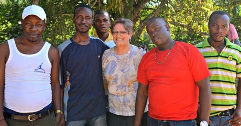 G1 Missionária Gaúcha Ensina Português A Imigrantes Em Abrigo De Rio