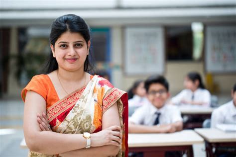 Teacher Dress Code महाराष्ट्र सरकारने शिक्षकांसाठी केला ड्रेस कोड जारी आता नाही चालणार जीन्स