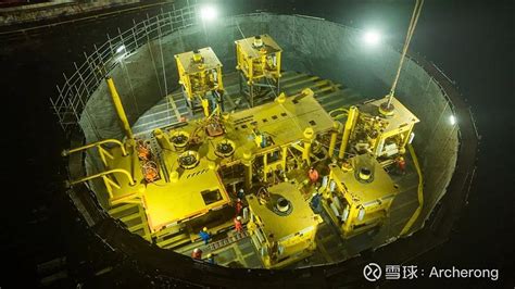 海油装备高科技 数百企业，水面之下高端制造“链” 00883近两年，我国自主研发的深水、浅水水下生产系统相继投用。南海东方1 1气田东南区块乐东气田开发项目中使用的首套 雪球