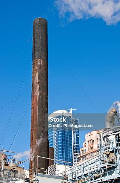 Smokestack 메트로폴리스 연료증기 공장 및 사무실 건물에 0명에 대한 스톡 사진 및 기타 이미지 0명 건축물