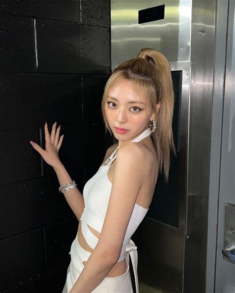 Yuna Itzy Insta Pic Pose Inspo Kpop Girl Idol South Korean