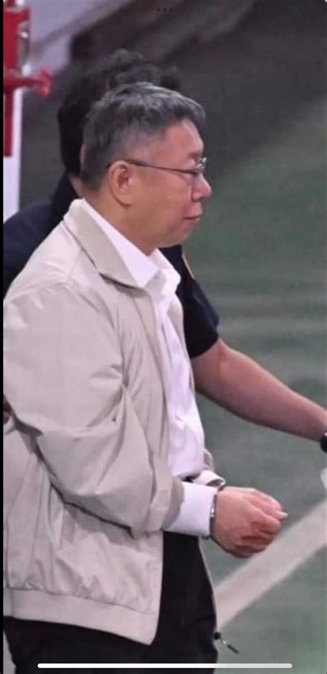 這是一個活生生的例子！ 一個人本來有非常幸運的機會，如果他正直而且堅定，他就能夠憑著自己的聰明才智為社會貢獻造福，更讓自己及家人得到榮耀，然而