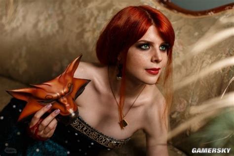 Cosplay图赏：俄妹cos《巫师》特莉丝 优雅长裙气质慵懒 游民星空