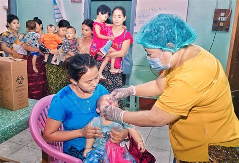 ပခုက္ကူမြို့၌ အသက် ၂ လမှ ၁၈ လအတွင်း ကလေးငယ်များအား ပုံမှန်ကာကွယ်ဆေးများ ထိုးနှံတိုက်ကျွေး