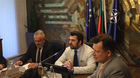 Чуждестранни дипломати бяха запознати със засилващите се тенденции на институционална репресия