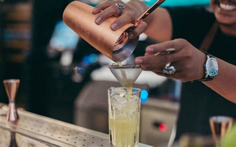 4 Cool Bartender Tricks To Make More Tips