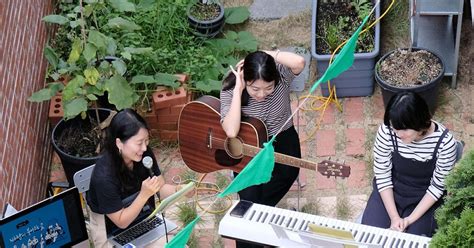 우리는 사랑하는 사람을 위해 일합니다 이 노래 이어부르는 사람들