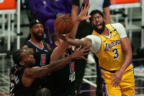 Anthony Davis Suffers Another Injury During Lakers Clippers Game