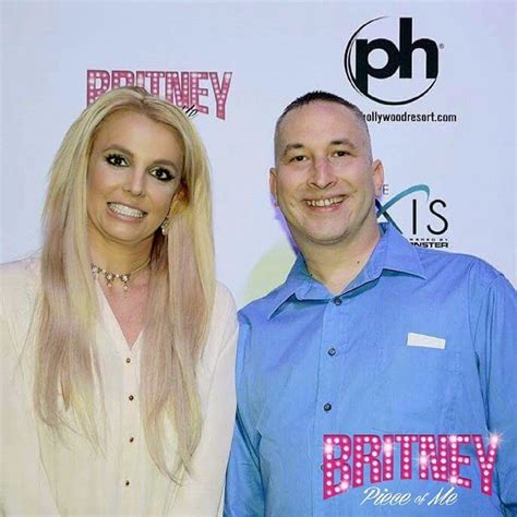 Denunciando Las Caras De Espanto De Britney Spears Durante Su último