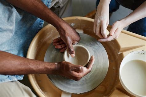 Premium Photo Couple Using Pottery Wheel Together