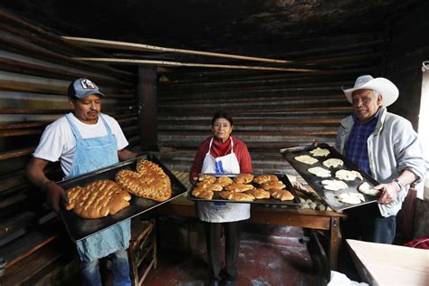 Más De 100 Años Haciendo Pan Artesanal Para Día De Muertos Report3