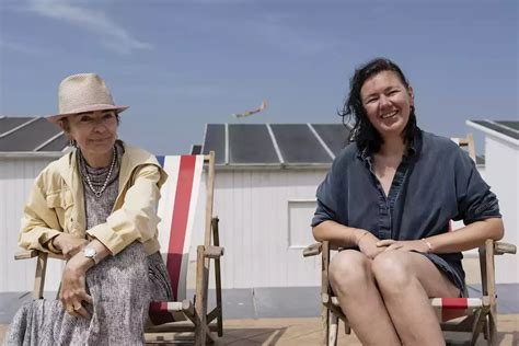 Vroeger Lag Ik Weleens Naakt Op Het Strand Maar Nu Ik Ouder Ben Geneer Ik Me Belgique