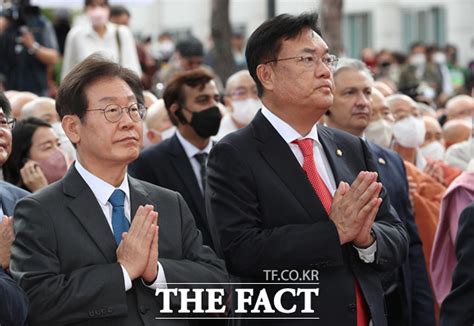 이재명 정진석 조계사서 나란히 합장 정쟁은 잠시 멈춤 TF사진관 포토 기사 더팩트