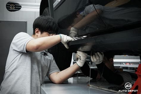 오토데포 캐딜락 에스컬레이드 차량에 장착되어 있는 사제 전동사이드스탭의 고장수리 작업입니다 본