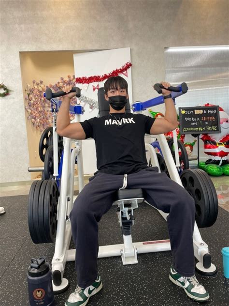 초보자도 쉽게 따라하는 숄더프레스 머신 사용방법 동암피티동암pt 네이버 블로그