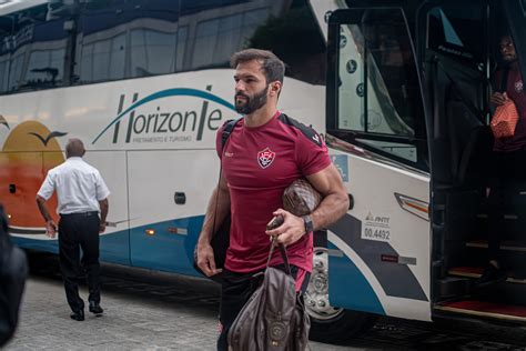 Vitoria Está Em Fortaleza Para Duelo Na Arena Castelão Casos De Polícia