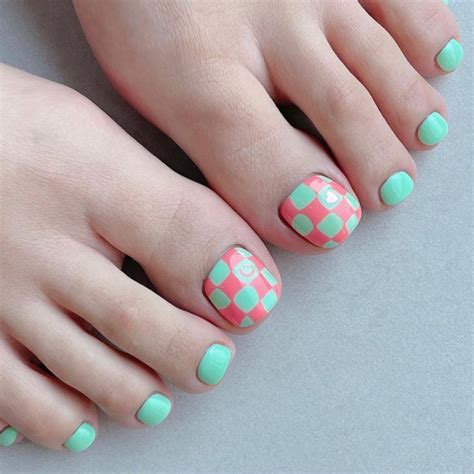 Trendy Pedicure Designs To Dress Up Your Toe Nails Mint And Soft Coral Checkerboard Fab