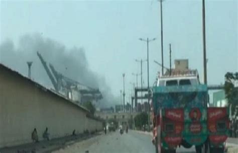 Fire Erupts In Karachi Dockyard Godown Such Tv
