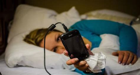 Usar el smartphone antes de dormir puede dañar la salud TECNOLOGIA