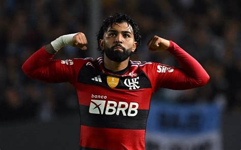 Torcedores Do Flamengo Exaltam Gabigol Por Recorde Atingido Na