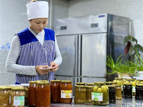 Д Баярцэцэг Хүнсний технологич мэргэжил минь хаан жимсээр бүтээгдэхүүн хийхэд хөтөлсөн Цэц МН